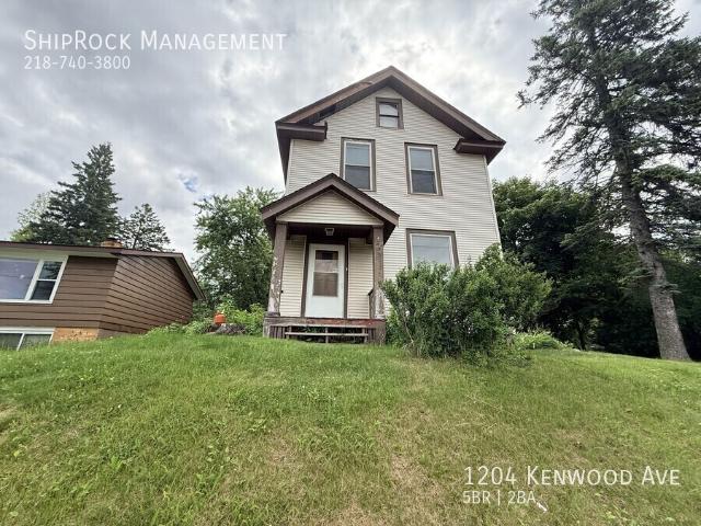 5 BR, 2 BA Apartment 1204 Kenwood Ave, Duluth, MN 55811
