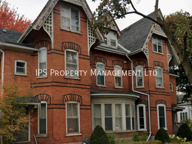 5 BR, 1.5 BA Apartment 114 Bridge St, Belleville, ON K8N 1M2