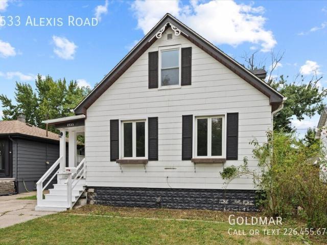 5 BR, 1.5 BA Apartment 1533 Alexis Road, Windsor, ON N8Y 4P1