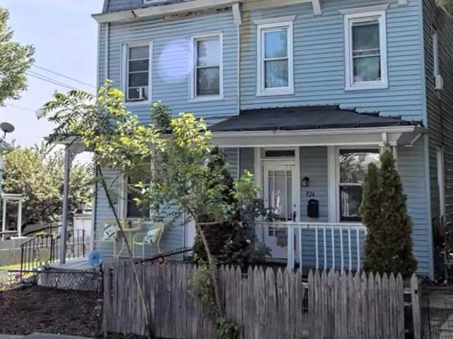 5 Br, 1 bath, Townhouse/Brownstone/RowHouse 926 Norwood St