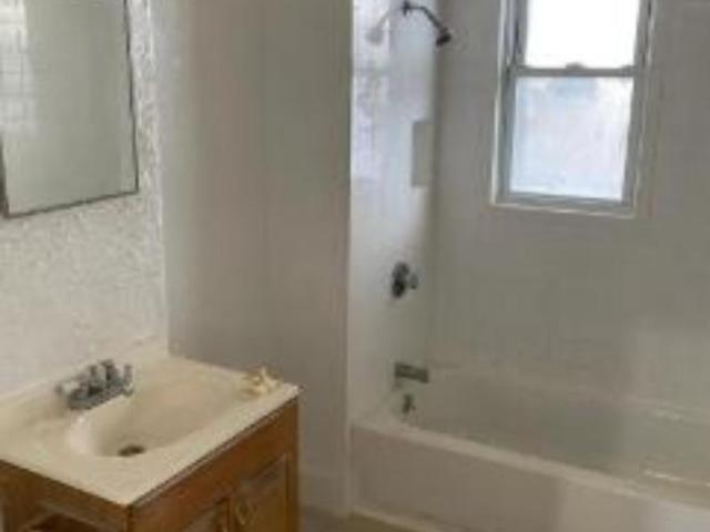 5 Br, 1 bath, Apartment 50 Wheatland Ave