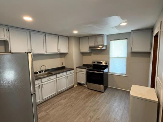 5 Br, 1 bath, Condo 1363 1365 Capouse Ave