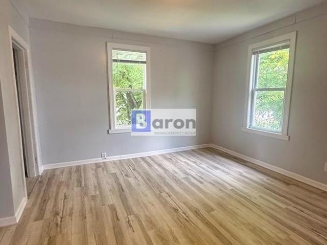 5 Br, 1 bath, Single Family 1866 Knox St