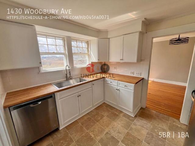 5 BR, 1 BA Apartment 1430 Woodbury Ave, Portsmouth, NH 03801