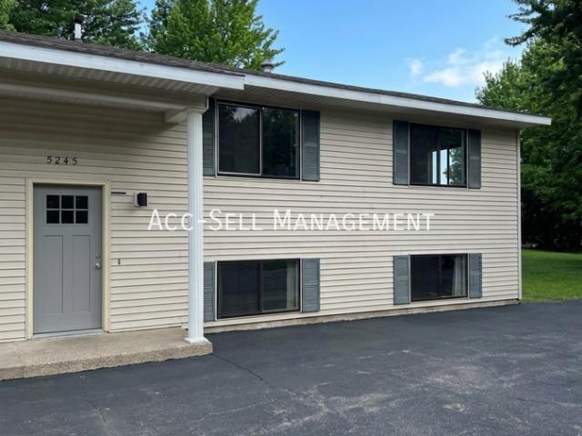 5 BR, 1 BA Apartment 5245 Rich, Allendale, MI 49401