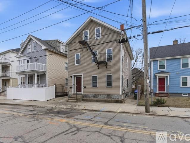 5 BR, 1 BA Apartment 660 Public St, Unit 2, Providence, RI 02907