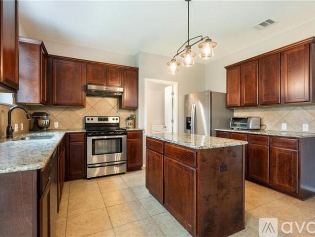 5 BR, 2.5 BA Apartment 108 Quarry Ln, Liberty Hill, TX 78642