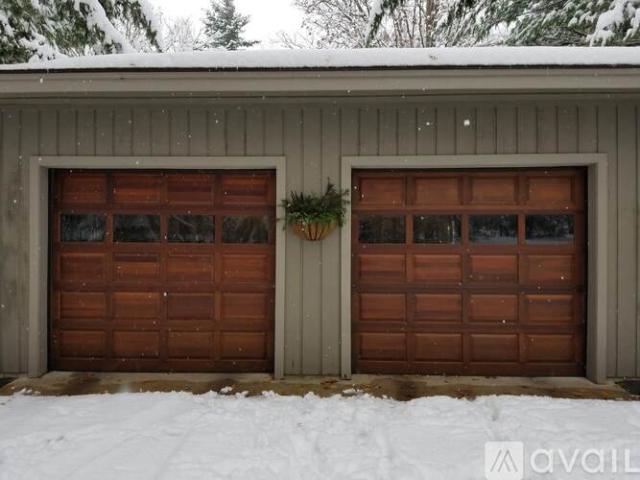 5 BR, 2.5 BA Apartment 10961 Cedar Hedge Trail, Interlochen, MI 49643
