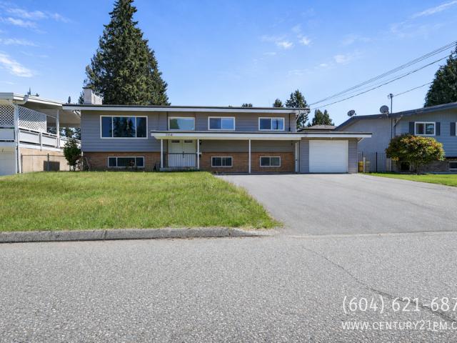 5 BR, 2.5 BA Apartment 2114 Bakerview St, Abbotsford, BC V2T 3B1