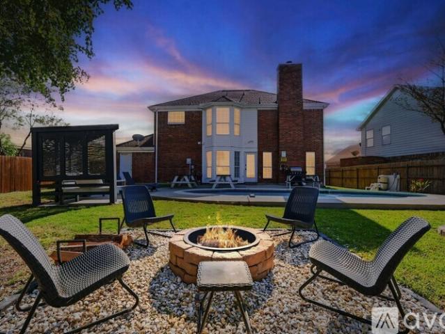 5 BR, 2.5 BA Apartment 6440 Knoll Ridge Dr, Dallas, TX 75249