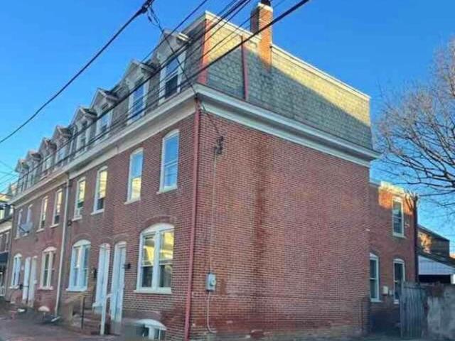 5 Br, 2 bath, Townhouse/Brownstone/RowHouse 37 S Darlington St