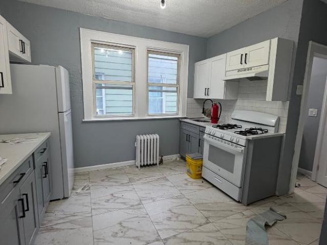 5 Br, 2 bath, Condo 100 Smith St
