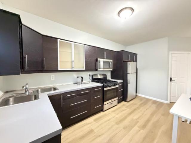 5 Br, 2 bath, Condo 115 Winfield Ave