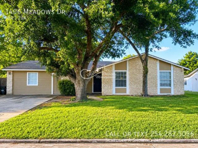 5 Br, 2 bath, Single Family 1406 Meadows Dr