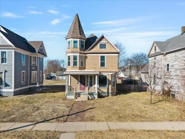 5 Br, 2 bath, Single Family 1517 9th Ave