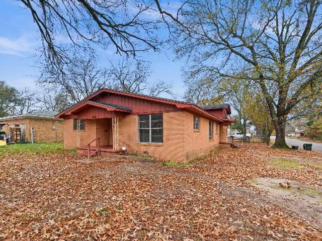 5 Br, 2 bath, Single Family 1522 North Ross Avenue