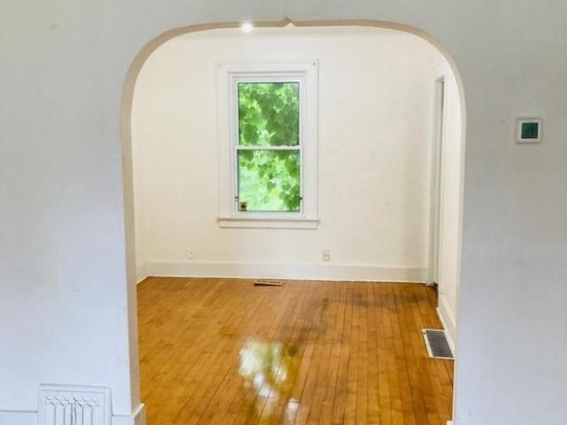 5 Br, 2 bath, Single Family 1596 College Avenue