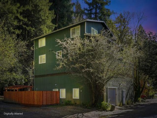 5 Br, 2 bath, Single Family 16799 Center Way