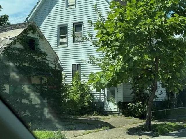 5 Br, 2 bath, Single Family 11220 Primrose Ave