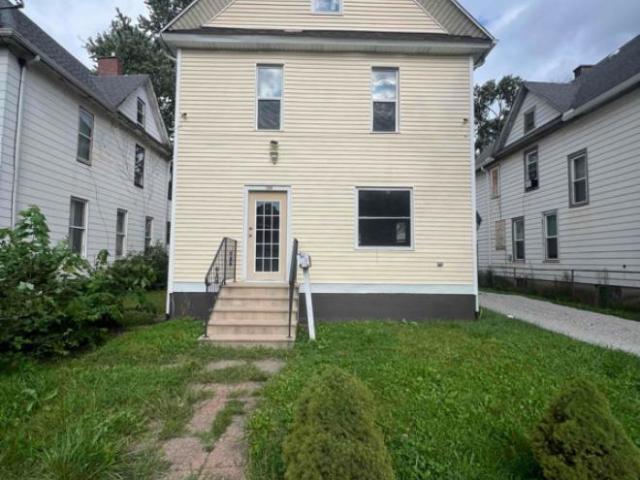 5 Br, 2 bath, Single Family 1209 14 1/2 St