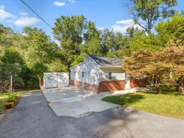 5 Br, 2 bath, Single Family 12200 Lanham Severn Rd