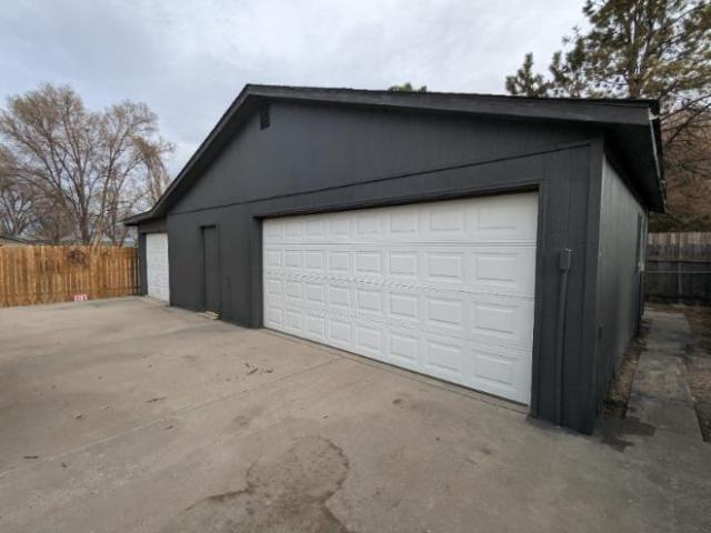 5 Br, 2 bath, Single Family 2424 Kara Ct