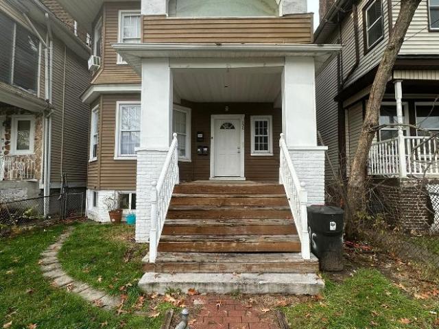 4 Br, 2 bath, Single Family 296 Woodside Ave