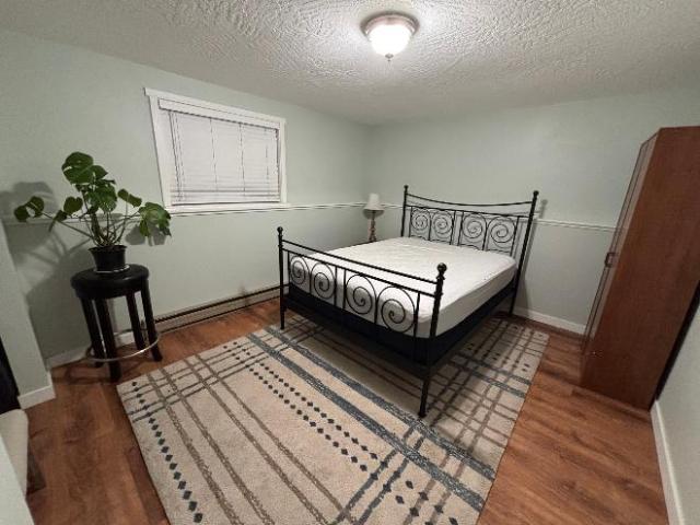 5 Br, 2 bath, Single Family 214 Walker Dr