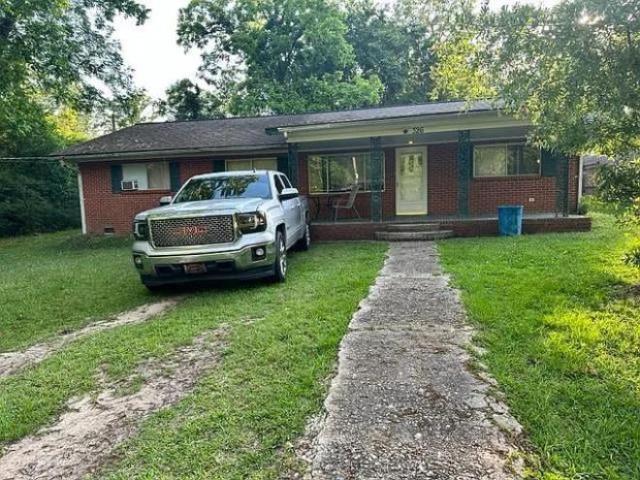 5 Br, 2 bath, Single Family 326 E Tate St