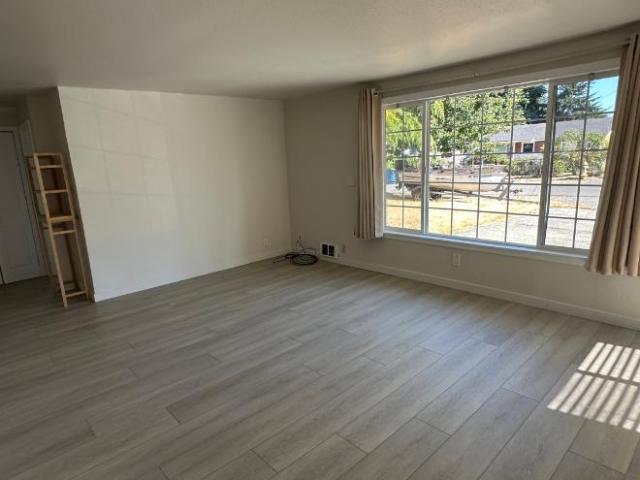 5 Br, 2 bath, Single Family 7819 203rd St Sw