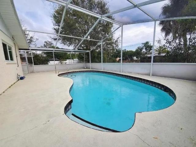 5 Br, 2 bath, Single Family 820 Pineland Ave