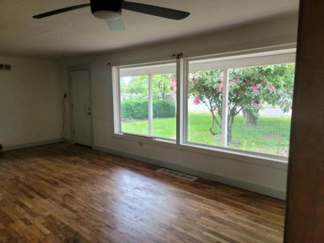 5 Br, 2 bath, Single Family 985 Bever Dr NE