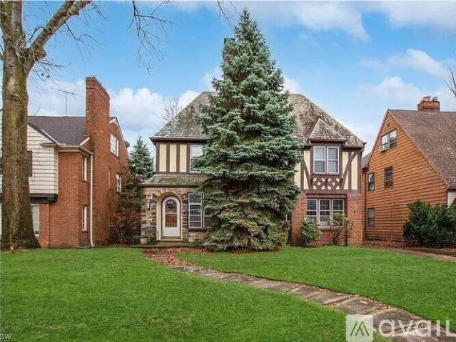 5 BR, 2 BA Apartment 17800 Winslow Rd, Unit Upper, Shaker Heights, OH 44122