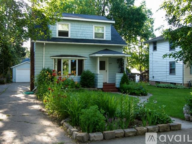 5 BR, 2 BA Apartment 1830 Dunedin Ave, Duluth, MN 55803