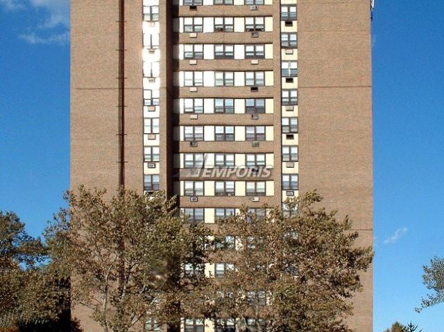 5 BR, 2 BA Apartment 195 W. Market St Newark, NJ 07103