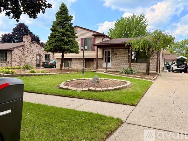 5 BR, 2 BA Apartment 11849 Ontario Dr, Sterling Heights, MI 48313