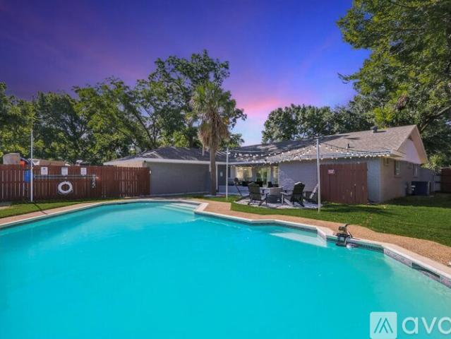 5 BR, 2 BA Apartment 1231 Springbrook Cir, DeSoto, TX 75115