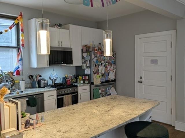 5 BR, 2 BA Apartment 1246 W Arthur Ave, Chicago, IL 60626
