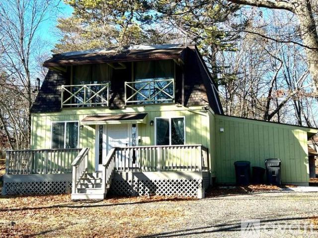 5 BR, 2 BA Apartment 135 Mallard Path, Bushkill, PA 18324