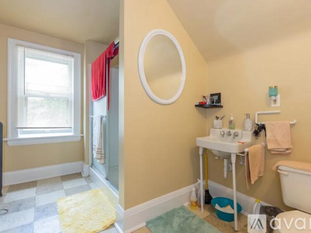 5 BR, 2 BA Apartment 2460 Euclid Heights Boulevard, Cleveland Heights, OH 44106