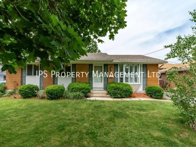 5 BR, 2 BA Apartment 27 Thorncliffe Dr, Belleville, ON K8P 4L3