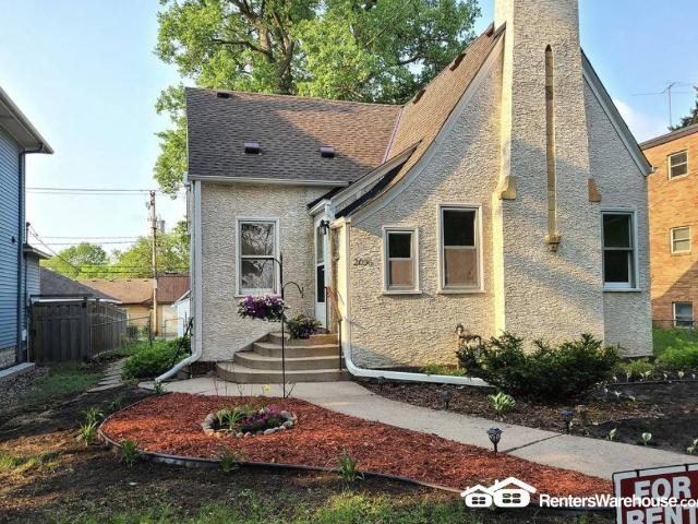 5 BR, 2 BA Apartment 2036 Iglehart Ave, St Paul, MN 55104