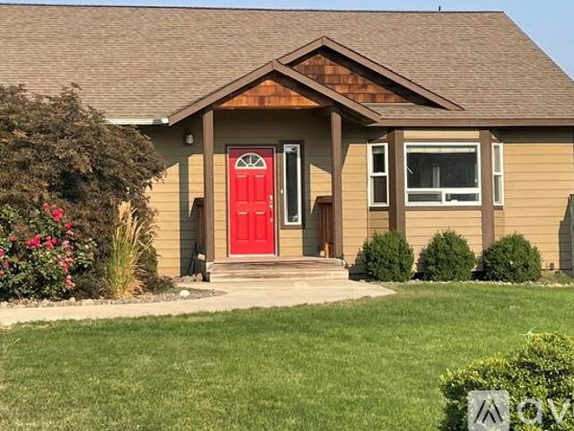 5 BR, 2 BA Apartment 2208 N Spar Lane MARTIN, Ellensburg, WA 98926