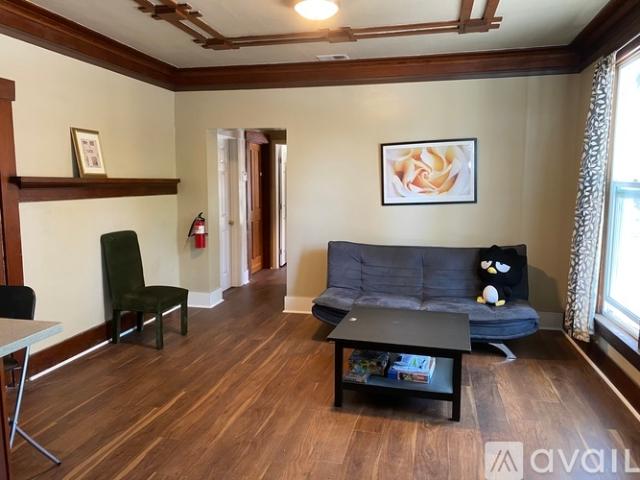 5 BR, 2 BA Apartment 375 E St James, Unit Upstairs, San Jose, CA 95112