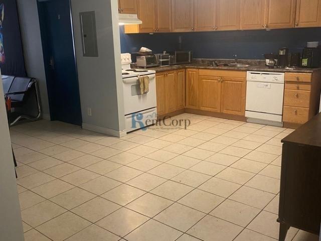 5 BR, 2 BA Apartment 304 253 Lester St, Waterloo, ON N2L 3W6