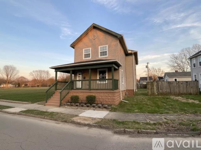 5 BR, 2 BA Apartment 332 E Lincoln St, Dayton, OH 45402