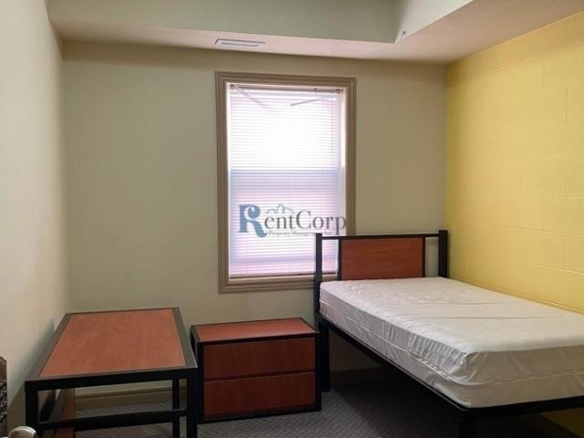5 BR, 2 BA Apartment 402 251 Lester St, Waterloo, ON N2L 3W6