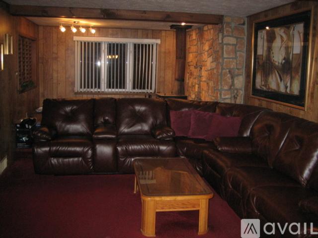 5 BR, 2 BA Apartment 41 E Kerr St, Uniontown, PA 15401
