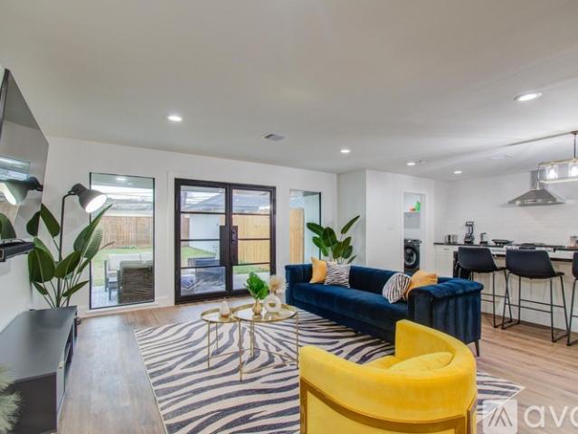 5 BR, 2 BA Apartment 5407 Ariel St, Houston, TX 77096