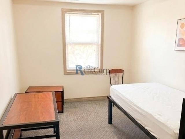 5 BR, 2 BA Apartment 504 251 Lester St, Waterloo, ON N2L 3W6